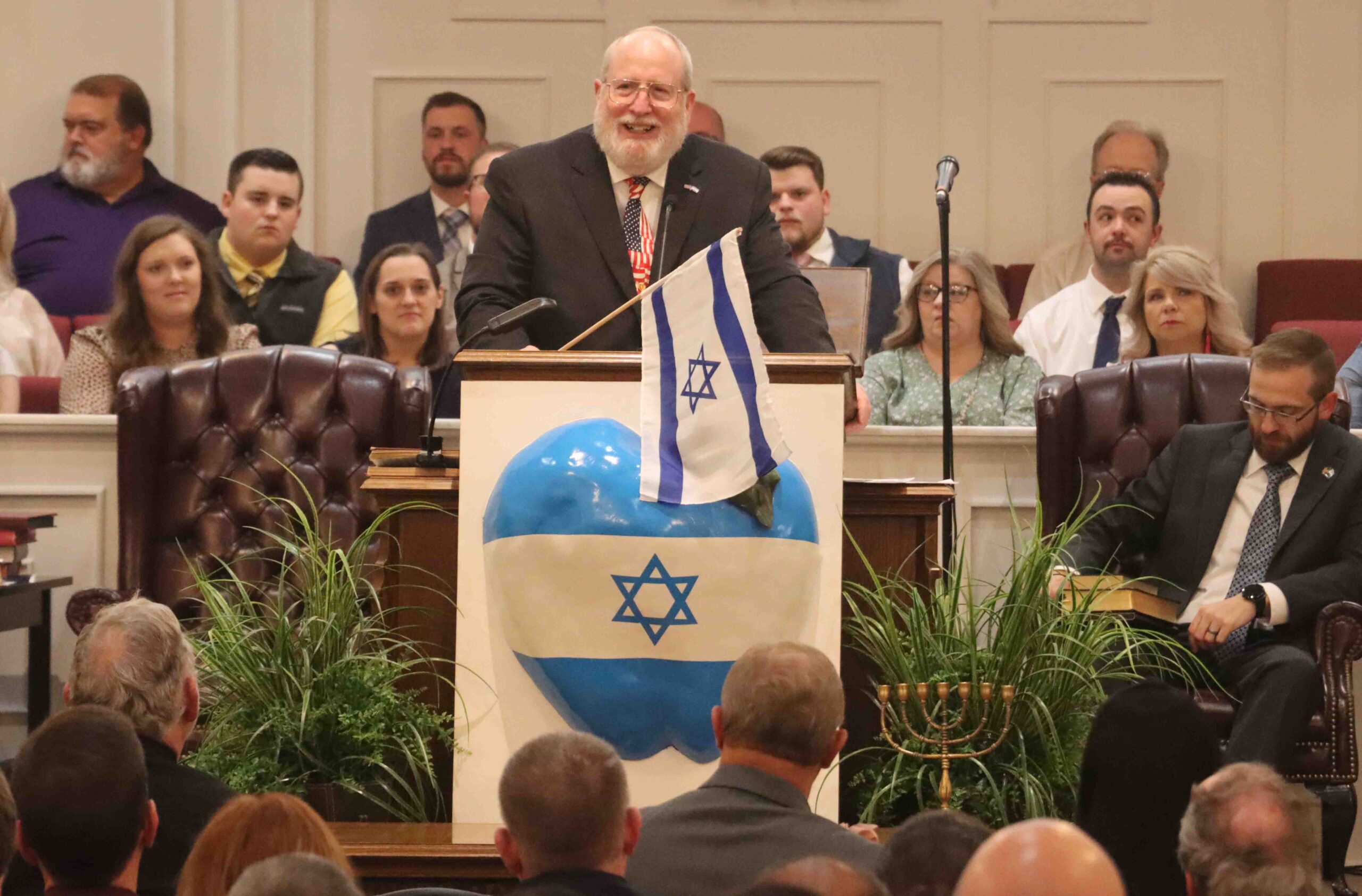 HIBM-Apple-Logo-Sculpture – Hope of Israel National Conference